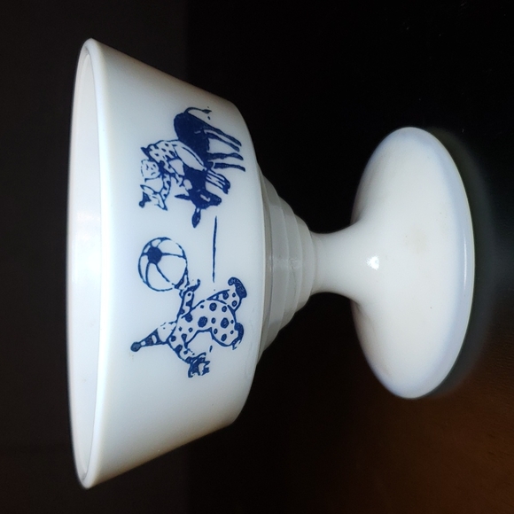 Hazel Atlas | Dining | Vintage 5s Clowns Hazel Atlas Milk Glass ...
